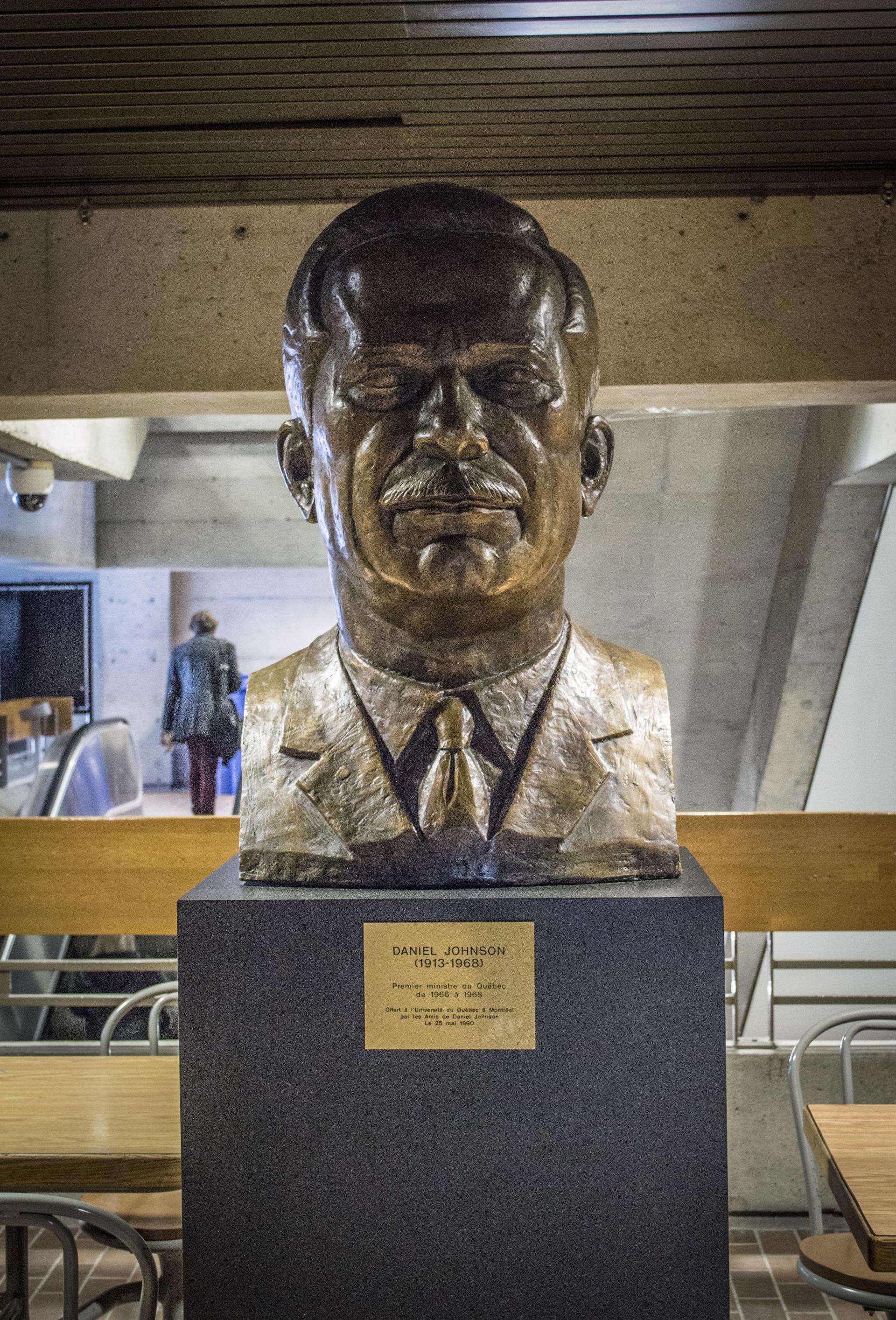Le Buste de Daniel Johnson à Montréal et à Québec, QC - Héritage ...